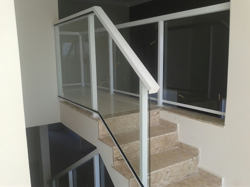 Guarda Corpo de escadas e sacadas – Vidraçaria Cerejeiras
